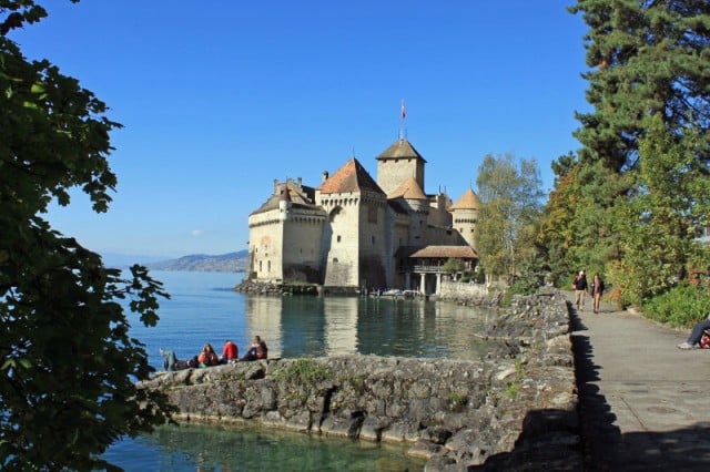 Photo Gallery of Chateau de Chillon Castle in Switzerland - Lake Geneva ...